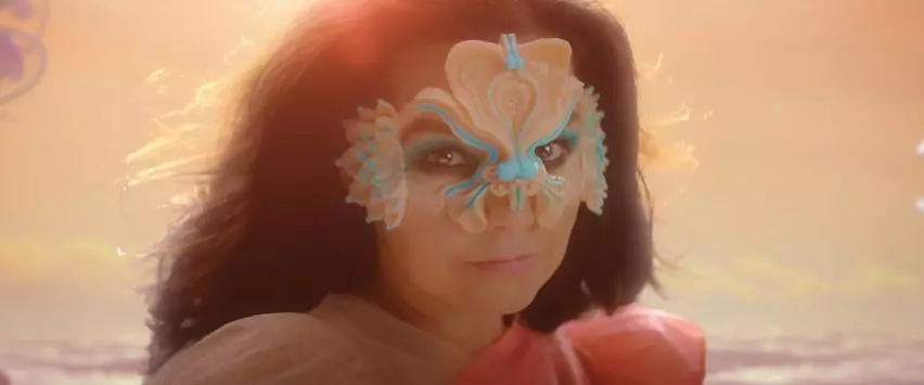 Islantilaisen muusikon Björkin musiikkivideo Andrew Thomas Huangin ohjaamalle The Gatelle.