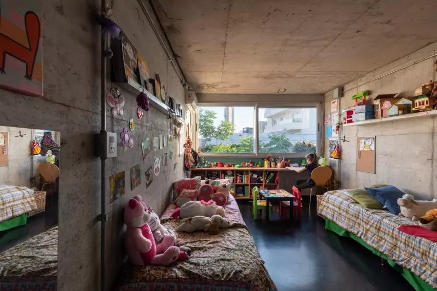 اتاق خواب کودکان در ساختمان تریپتیکو