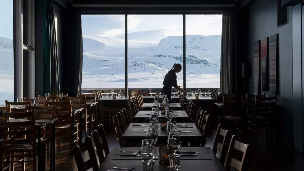 Ang hilit nga Hotel Finse 1222 sa Norway gipaagi sa maliputon nga pag-update ni Snøhetta