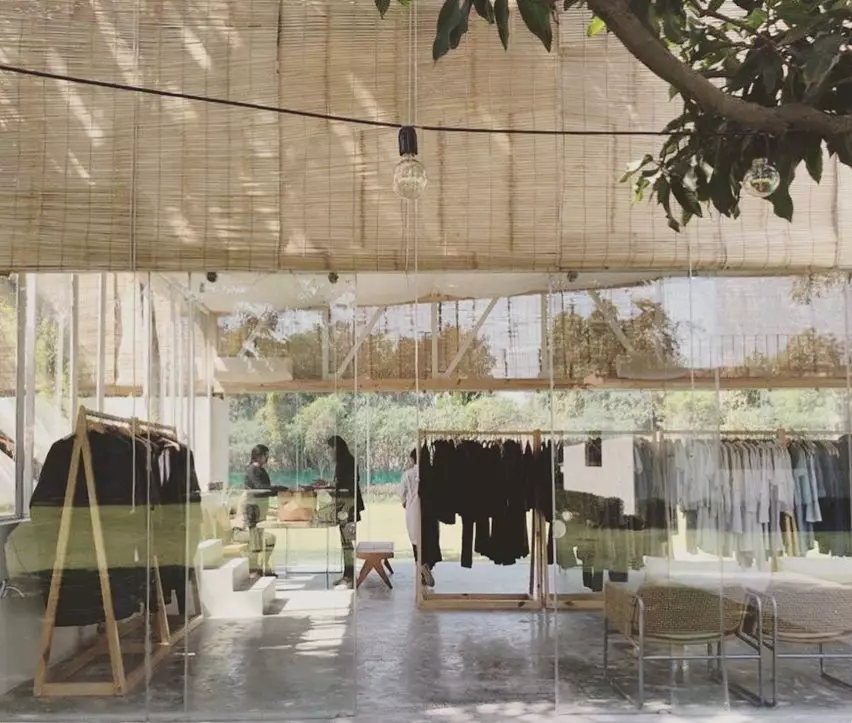 Екраните од бамбус го покриваат предводникот на Bodice во Њу Делхи