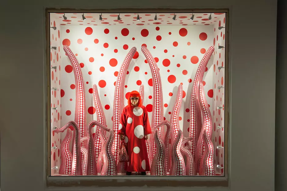 Luiziana MoMa uchun Yayoi Kusama tomonidan Infinity o'rnatishda