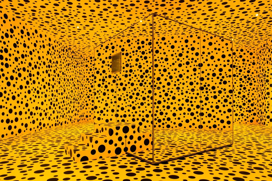 Luiziana MoMa uchun Yayoi Kusama tomonidan Infinity o'rnatishda