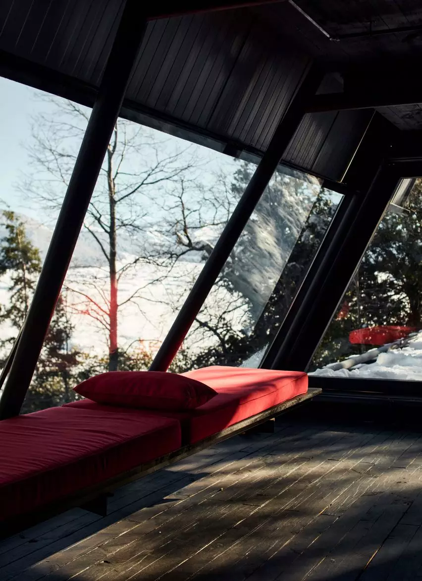 نشستن در خانه منشور + اتاق اثر اسمیلیان رادیچ