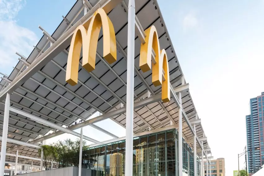 McDonald's Chicago oleh Ross Barney Architects