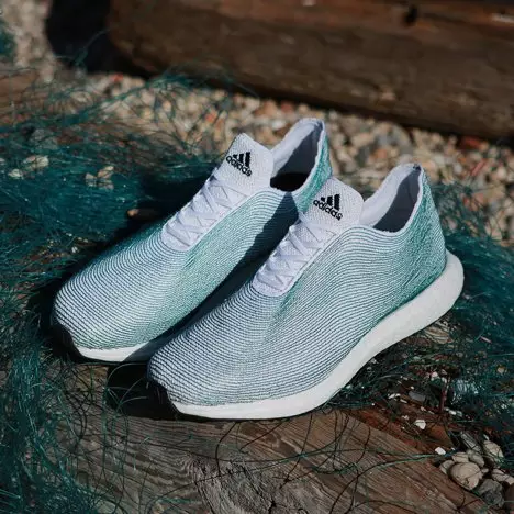 حذاء Adidas x Parley الرياضي المُعاد تدويره من نفايات المحيط