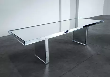 PRISM Mirror Table ni Tokujin Yoshioka