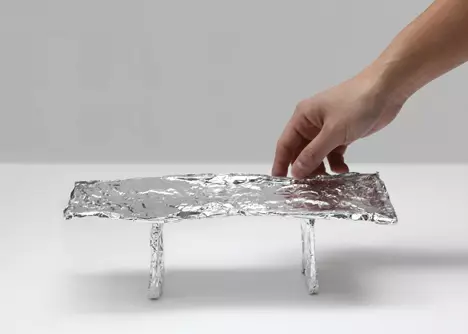 PRISM Mirror Table ni Tokujin Yoshioka