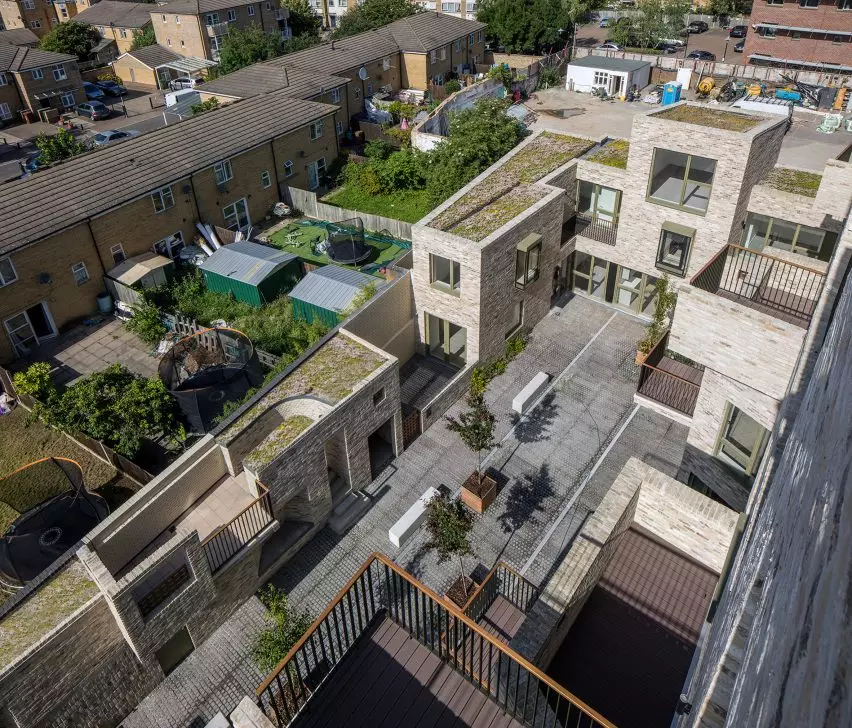 95 Peckham Road locuințe de Peter Barber Architects
