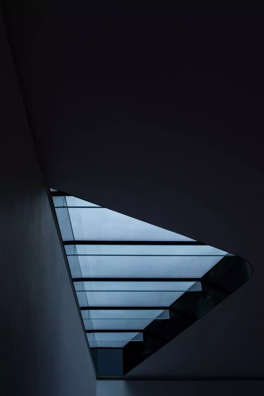 Սիմոնե Բոսսին նկարահանում է լույսի շողերը Լոնդոնի V&A թանգարանում գտնվող Ամանդա Լևետի ստորգետնյա պատկերասրահում: 33140_4
