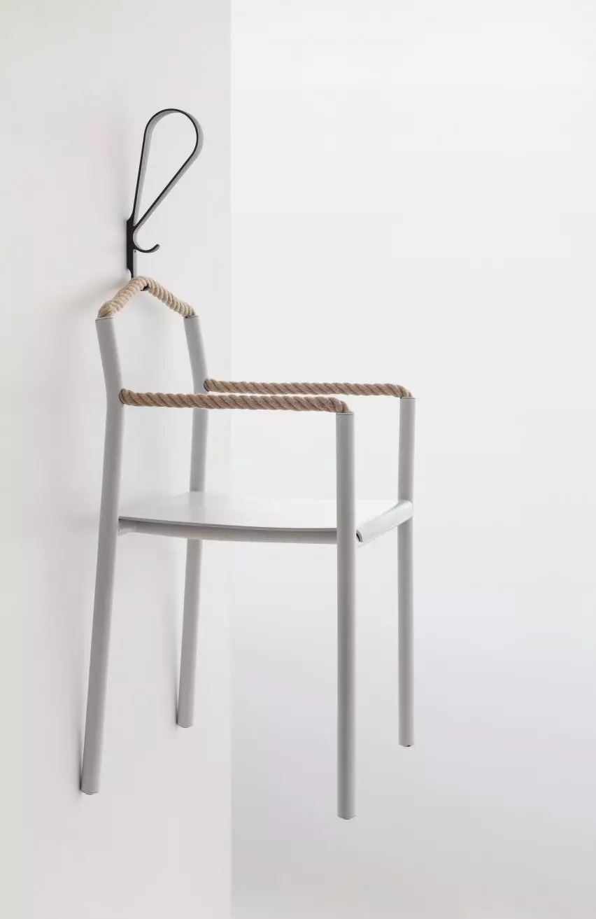 Lumilikha ang magkapatid na Bouroullec ng Rope Chair na may isang tuluy-tuloy na piraso ng kurdon