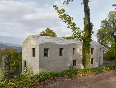 Edificio de entrada para o castelo de Hambach por Max Dudler