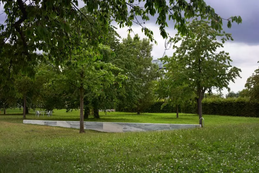 Instalação Ruisseau e Ring pelos irmãos Bououllec