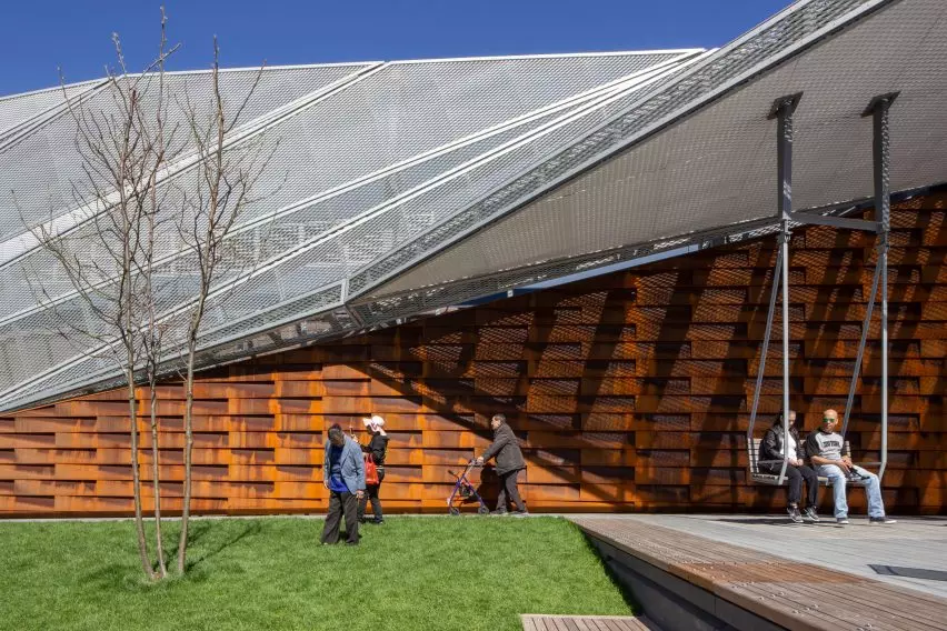 Wurin shakatawa na bakin ruwa na New York's Pier 35 ta Shop Architects da Ken Smith Workshop