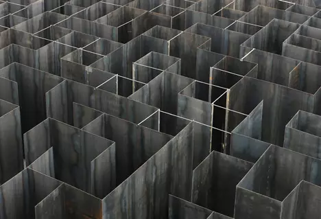 Gijs-Van-Vaerenbergh_dezeen_468_20 द्वारे भूलभुलैया