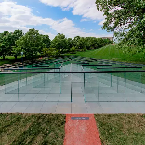 Labyrinth-at-The-Nelson-Atkins-Museum-of-Art-by-Robert-Morris