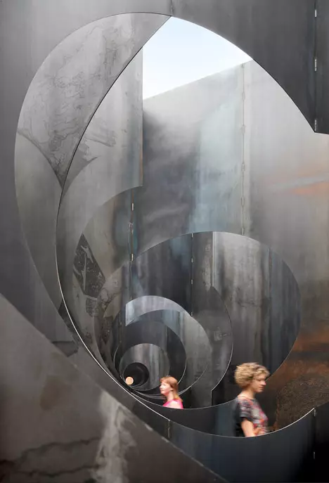 Labyrint-by-Gijs-Van-Vaerenbergh_dezeen_468_17