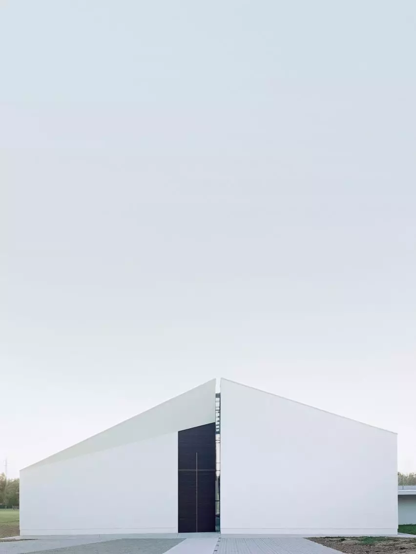 Церковь кающегося разбойника от INOUTarchitettura, LADO architetti и LAMBER + LAMBER в Болонье, Италия