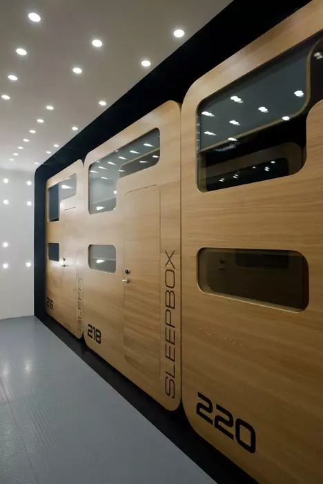 Sleepbox Hotel Tverskaya oleh Arch Group