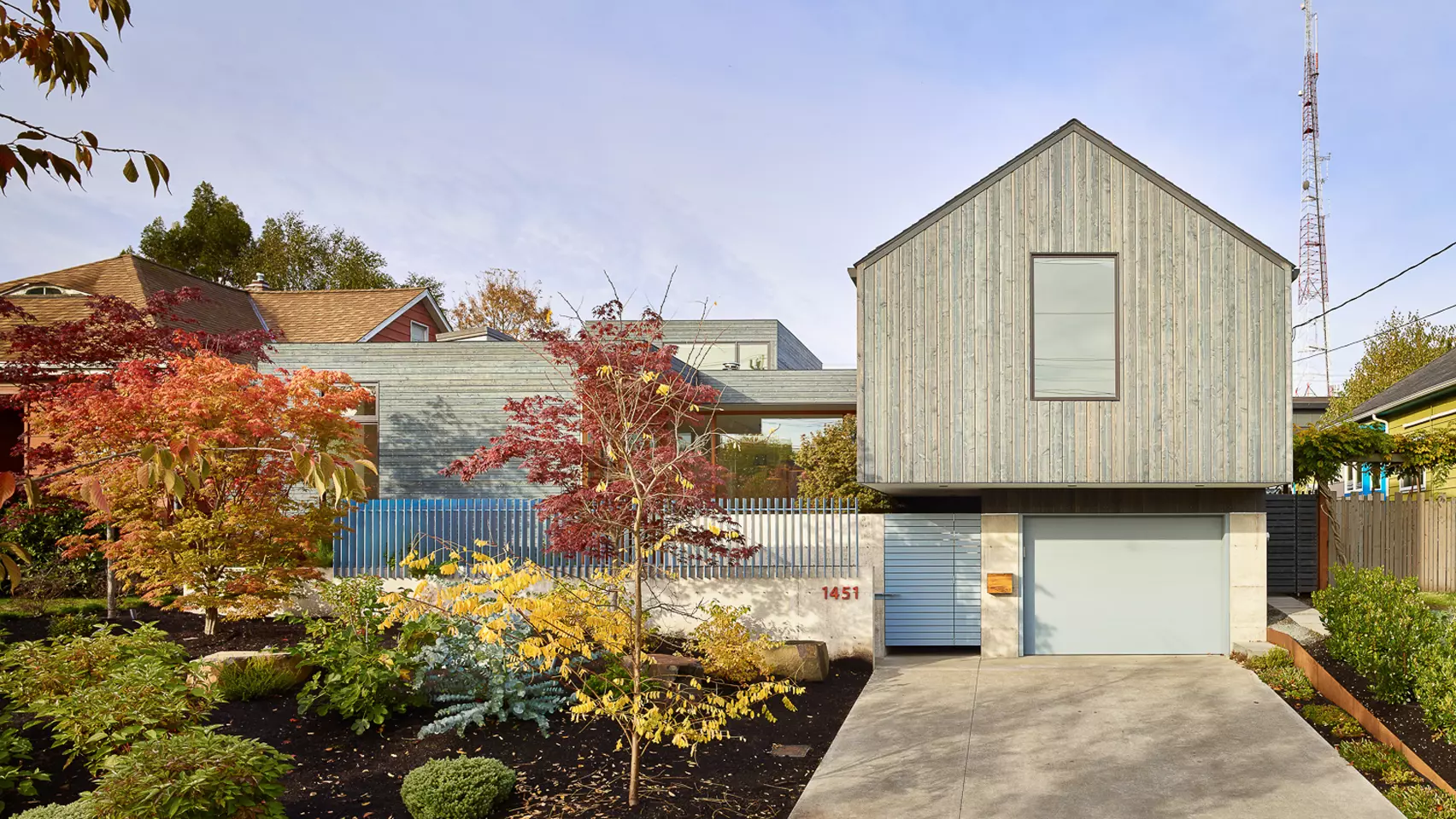 Heliotrope mencipta rumah dan studio bandar berpakaian cedar di Seattle