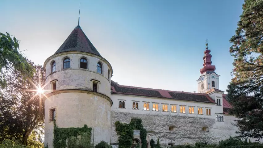 Schloss Hollenegg dị na Austria bụ ebe nwere mmemme omenala Schloss Hollenegg maka imewe