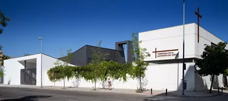 Iglesia de la Ascensión del Señor por AGi arquitectos