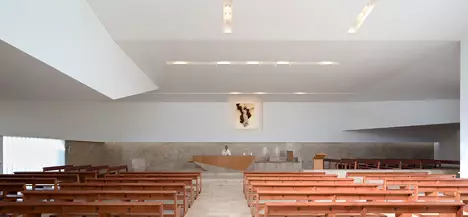 Iglesia de la Ascensión del Señor por AGi arquitectos