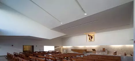 Iglesia de la Ascensión del Señor por AGi arquitectos