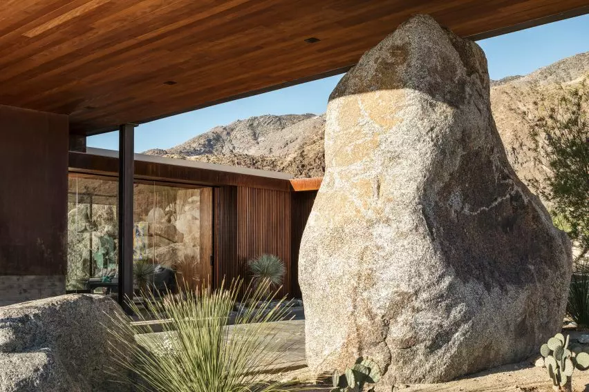 Desert Palisades Guardhouse by Studio AR+D