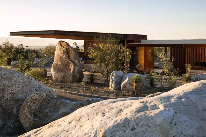 Desert Palisades Guardhouse ni Studio AR+D