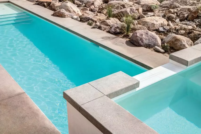 Basen w domu w Palm Springs Chino Canyon autorstwa Lance O'Donnell z o2 Architecture