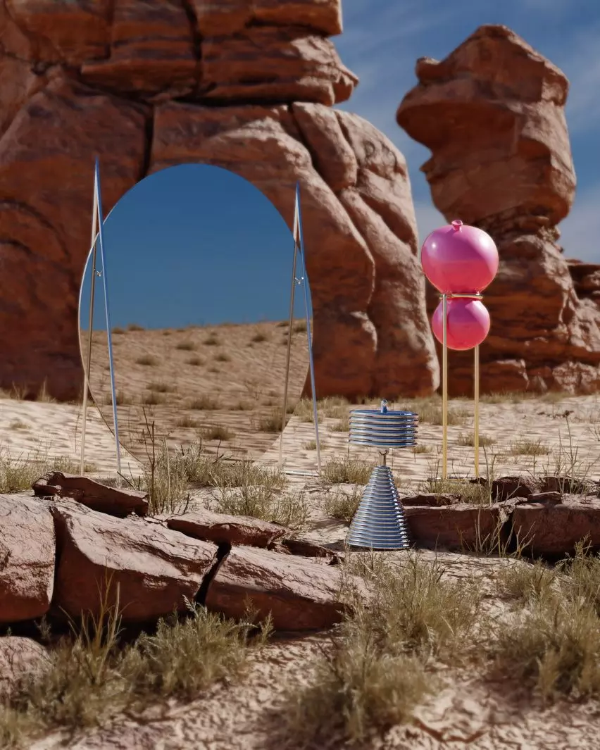 Cermin bulat gergasi, arca berbentuk belon merah jambu dan set coaster aluminium bertindan terletak di padang pasir Wadi Rum