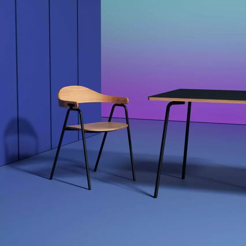 Židle Otto od Alejandra Villareala pro Hayche v dubové a černé barvě