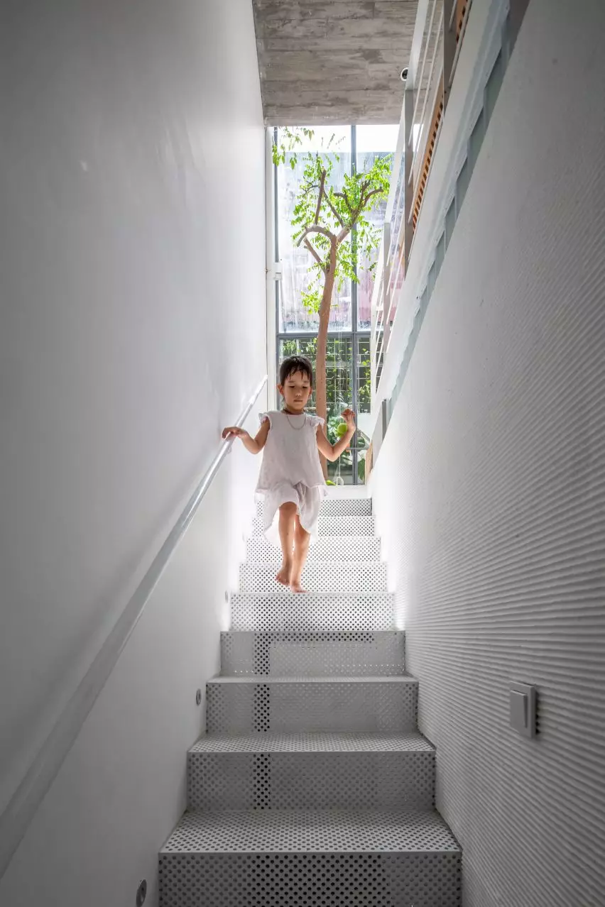 Escalier dans TH House par ODDO Architects