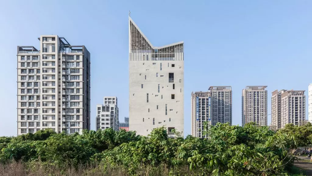 Behet Bondzio Lin Architekten designt High-rise concrete Tamkang Church