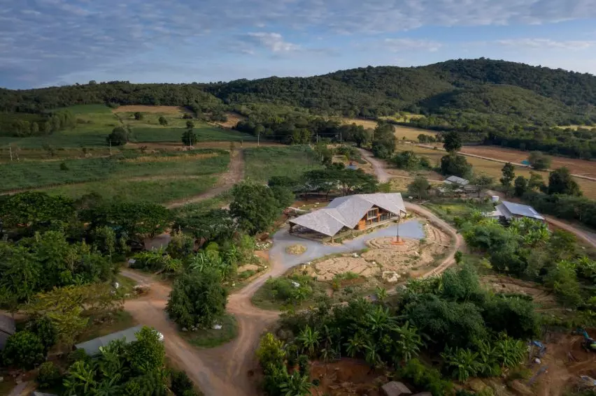 PANNAR Sufficiency Economic and Agriculture Learning Center inamangidwa pamalo okwana maekala 14