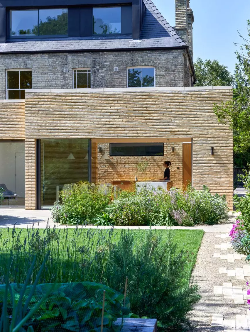 Neil Dusheiko Architects tarafından Cambridge'de ev ve sauna