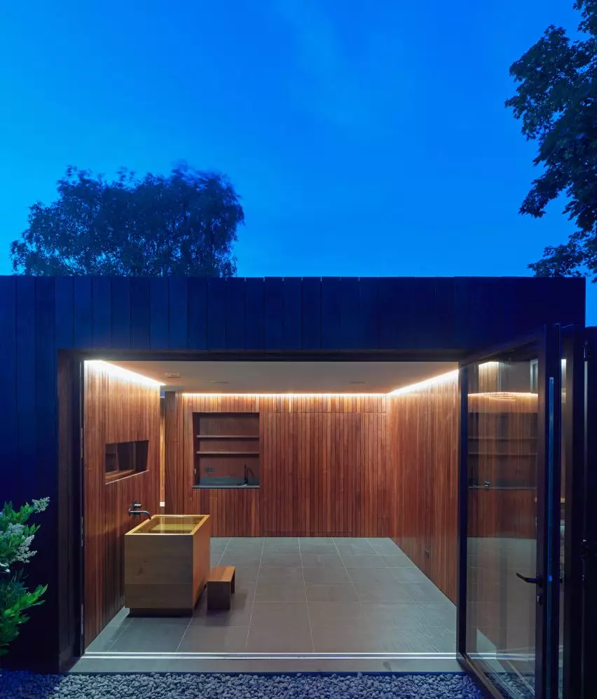 Haus und Sauna in Cambridge von Neil Dusheiko Architects