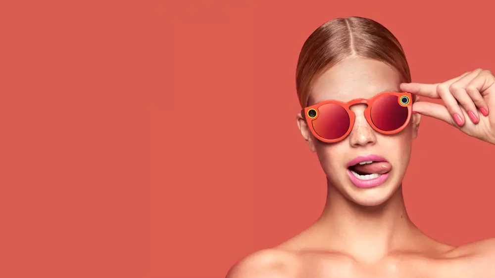 Snapchat bercabang menjadi perangkat keras dengan Spectacles yang terintegrasi dengan kamera