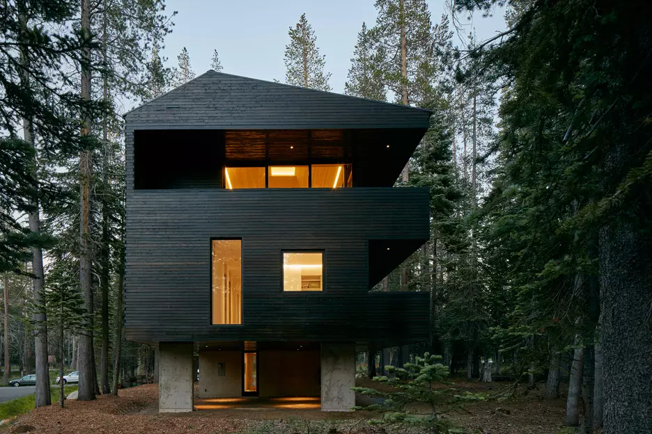 Residential Architecture: Trollhus ni Mork Ulnes sa California, USA