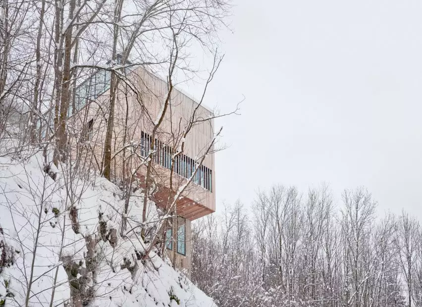 Maison deux en un par Reiulf Ramstad