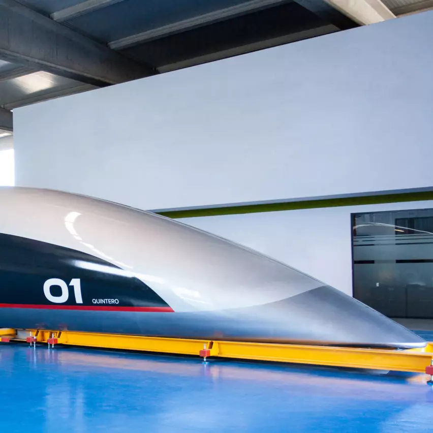 Top 10 des transports : capsule Hyperloop par Priestmangoode