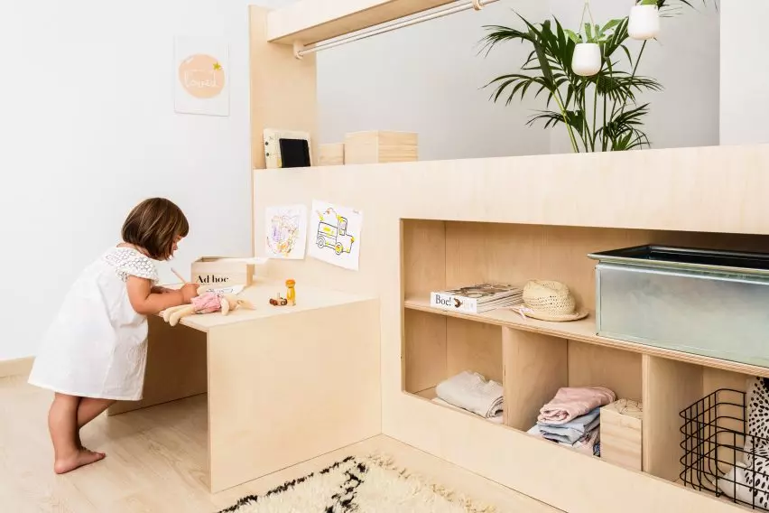 teehee-kids-furniture-europe-plywood-textiles_dezeen_2364_col_4