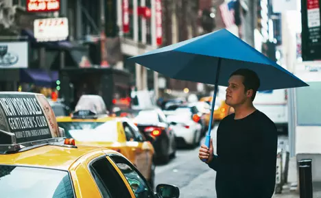 Sa Umbrella troch Justin Nagelberg en Matthew Waldman