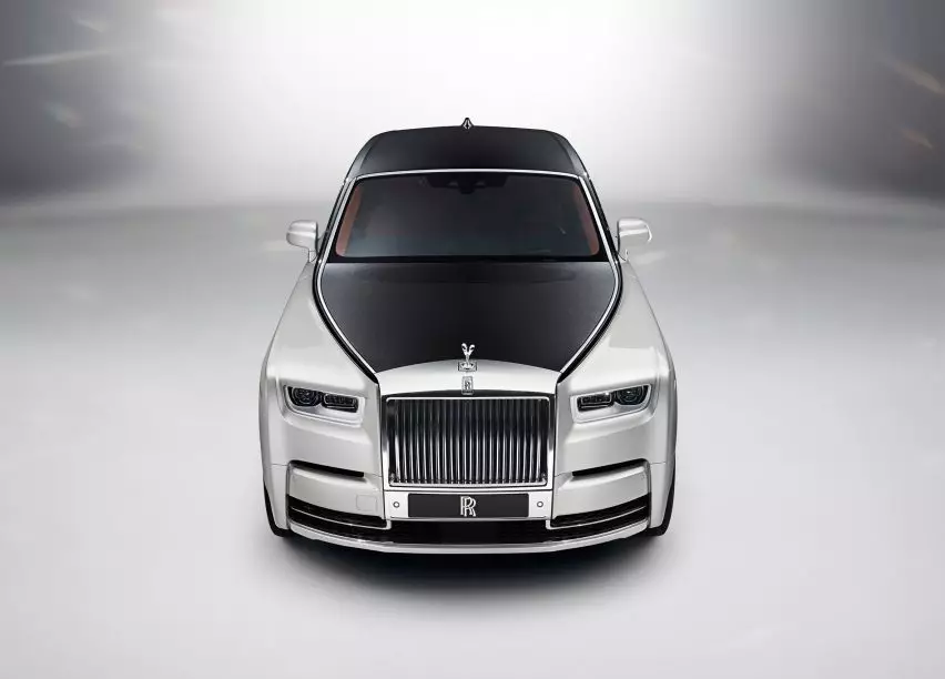 Rolls-Royce نے نئی فینٹم کار کی نقاب کشائی کی۔