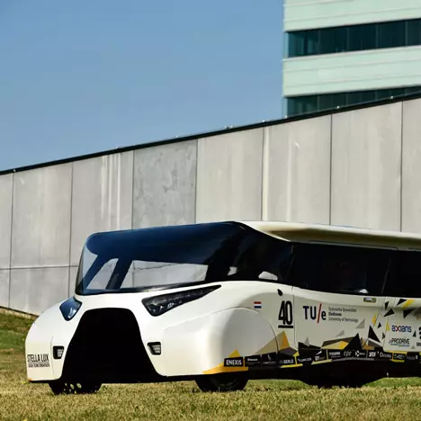 Coche con energía solar diseñado para recorrer 1.000 km con una sola carga
