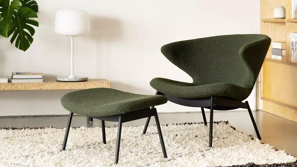 Ella chair ni Matthew Hilton alang sa Case Furniture| Dezeen Showroom