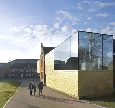 Ala este del Museo Maidstone por Hugh Broughton Architects