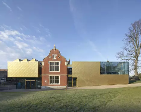 Ala este del Museo Maidstone por Hugh Broughton Architects