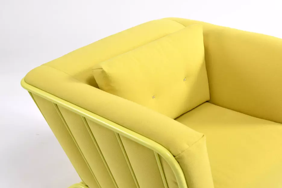 Ineke Hans 為 Moome 設計的 Plouf 扶手椅和坐墊凳
