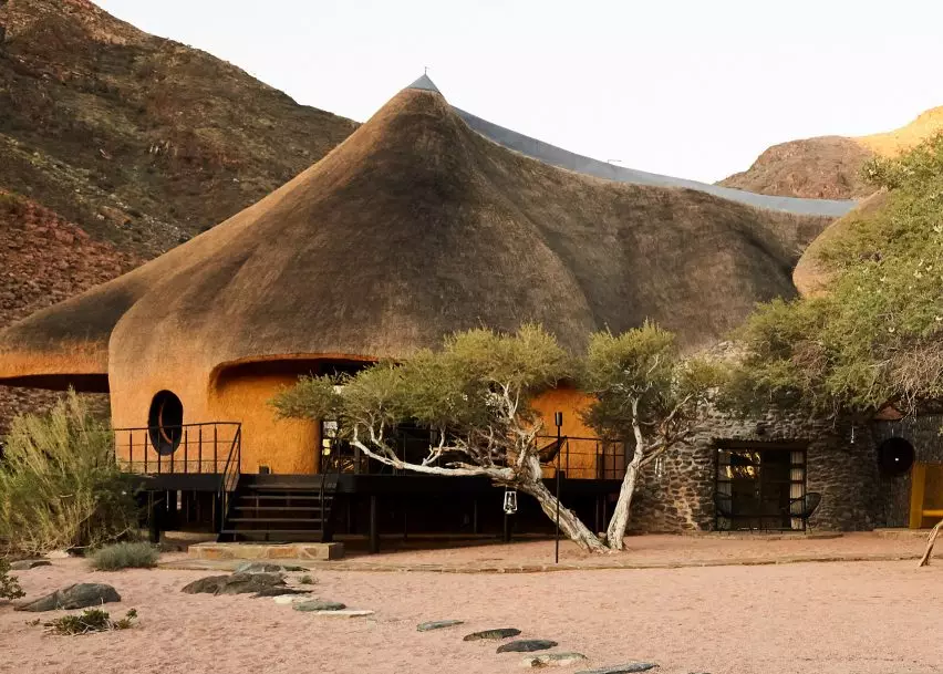 The Nest at Sossus guesthouse in Namibia namboarin'i Porky Hefer